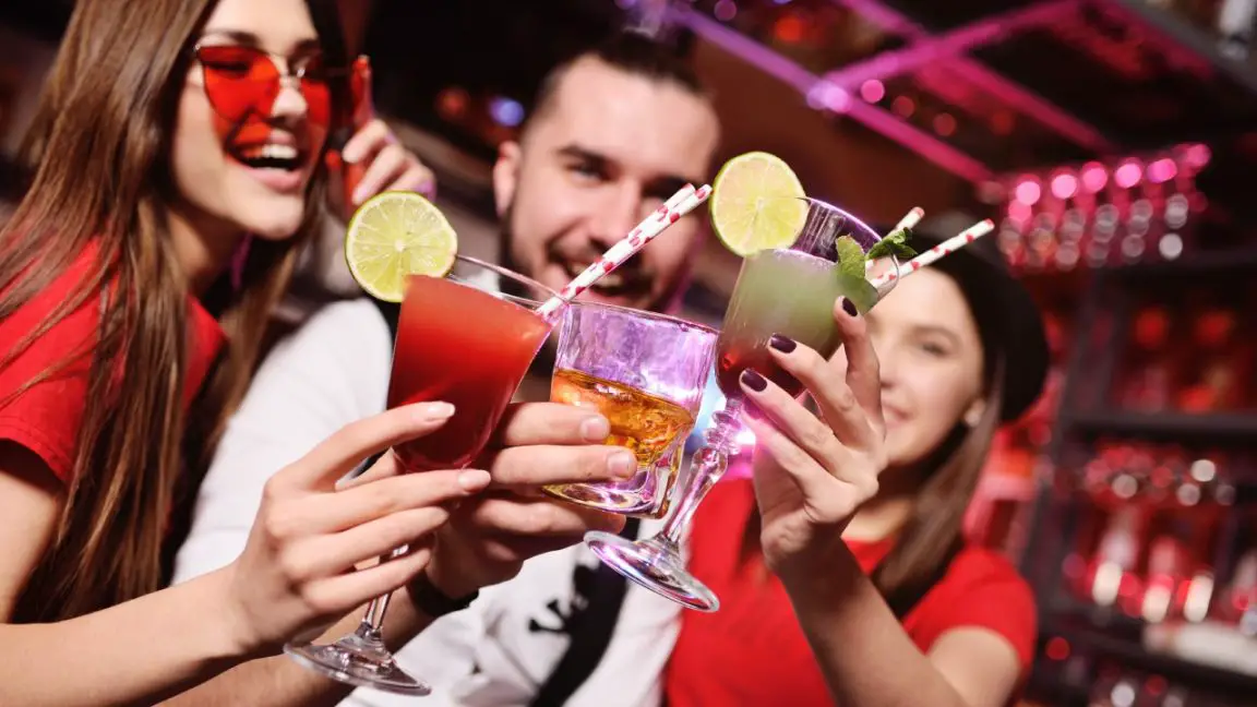 Top 10 Reasons You Are Single – Pop Listicle